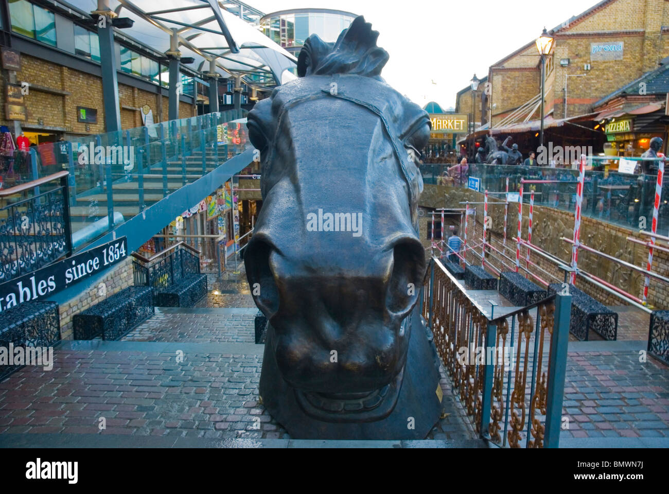 London camden stables market horse hi-res stock photography and images ...