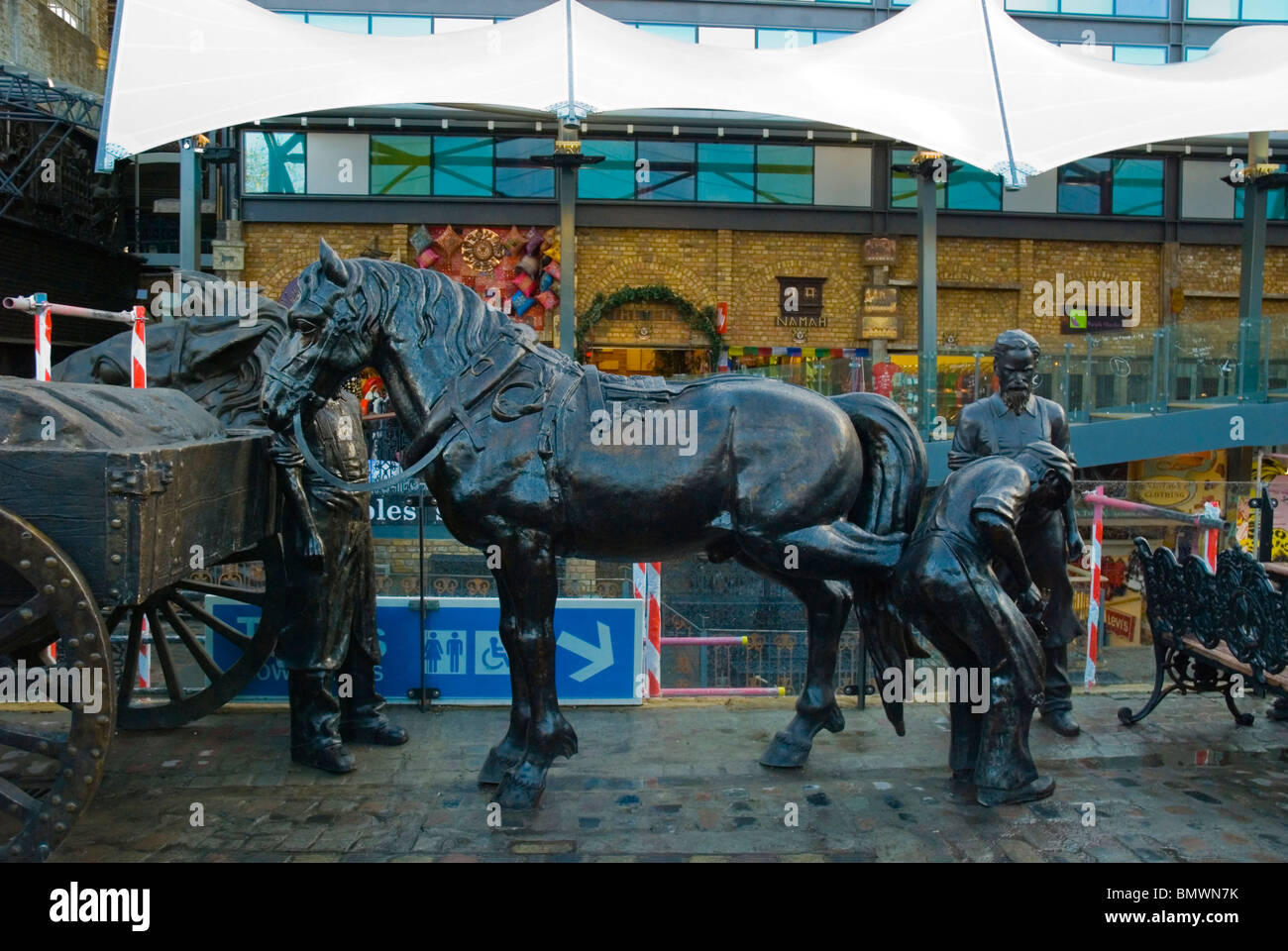 London camden stables market horse hi-res stock photography and images ...
