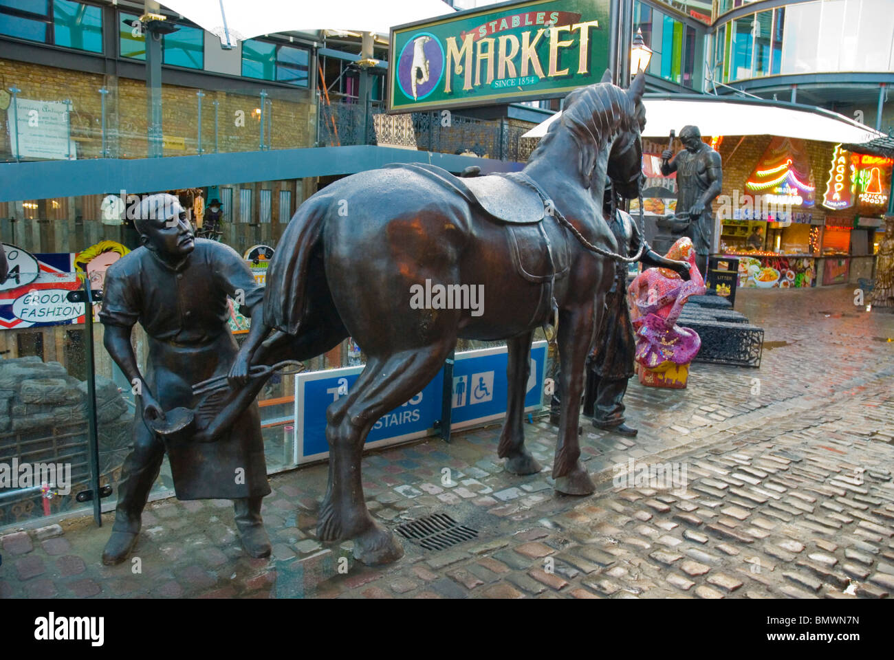 London camden stables market horse hi-res stock photography and images ...