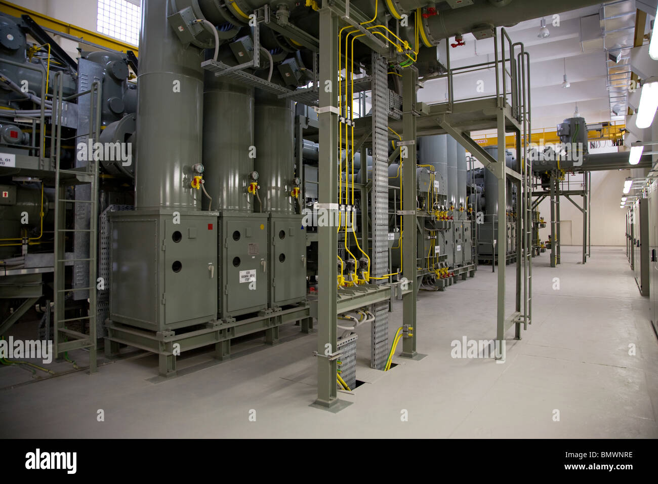 UAE Middle East Power Plant electricity electrical Stock Photo - Alamy