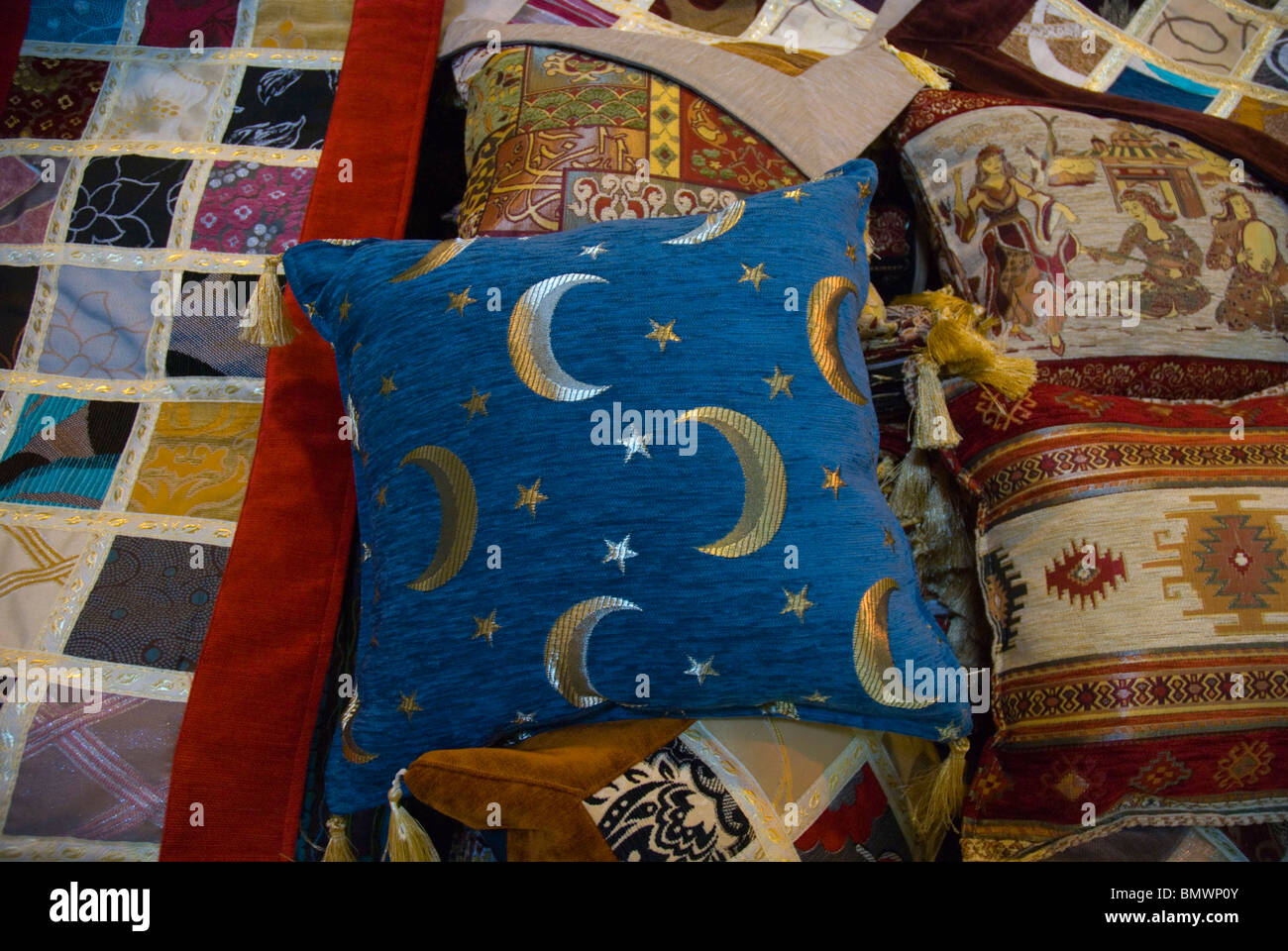 Market stall textiles cushions hi-res stock photography and images - Alamy
