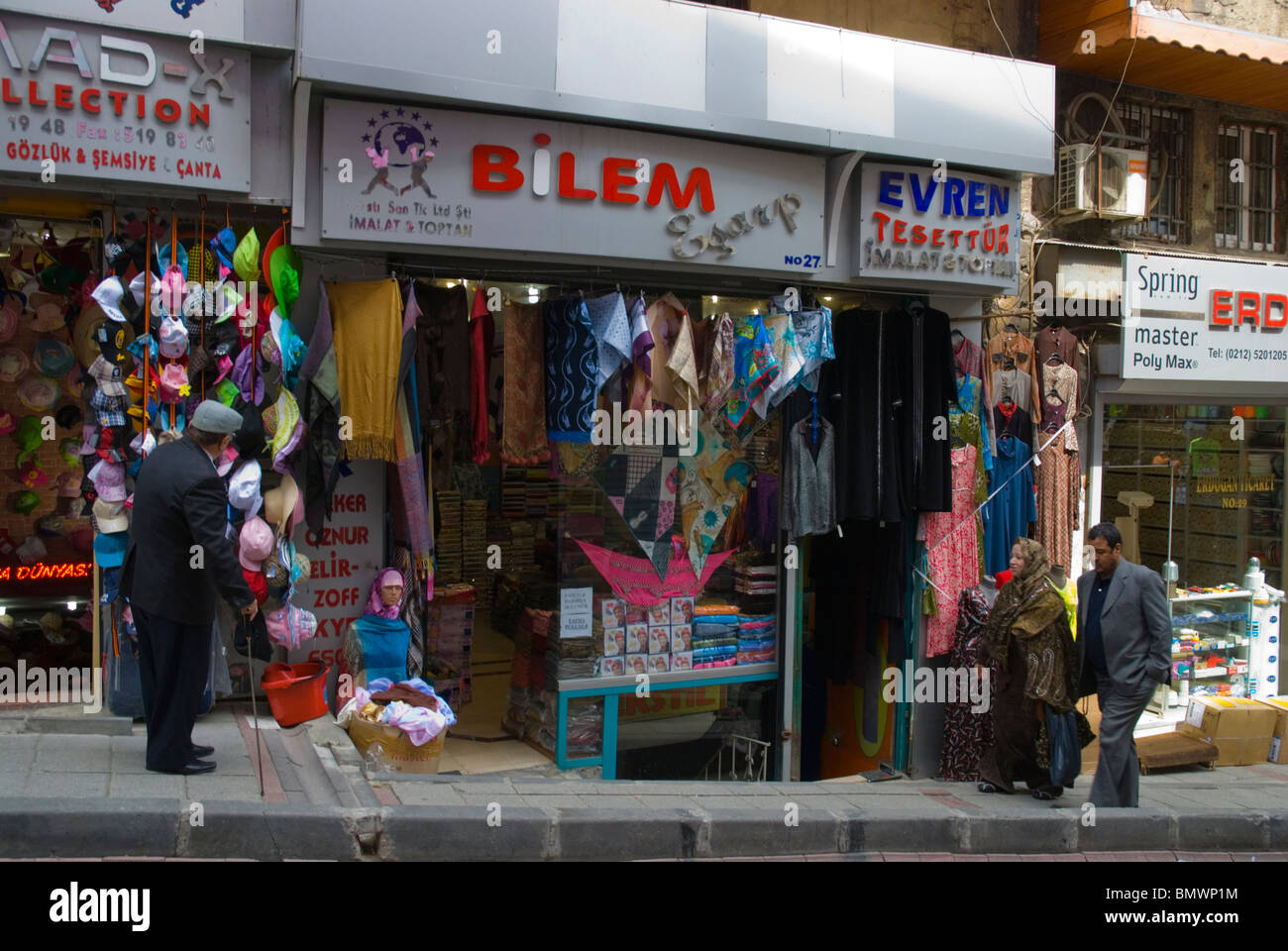Shops outside grand bazaar istanbul hi-res stock photography and images ...