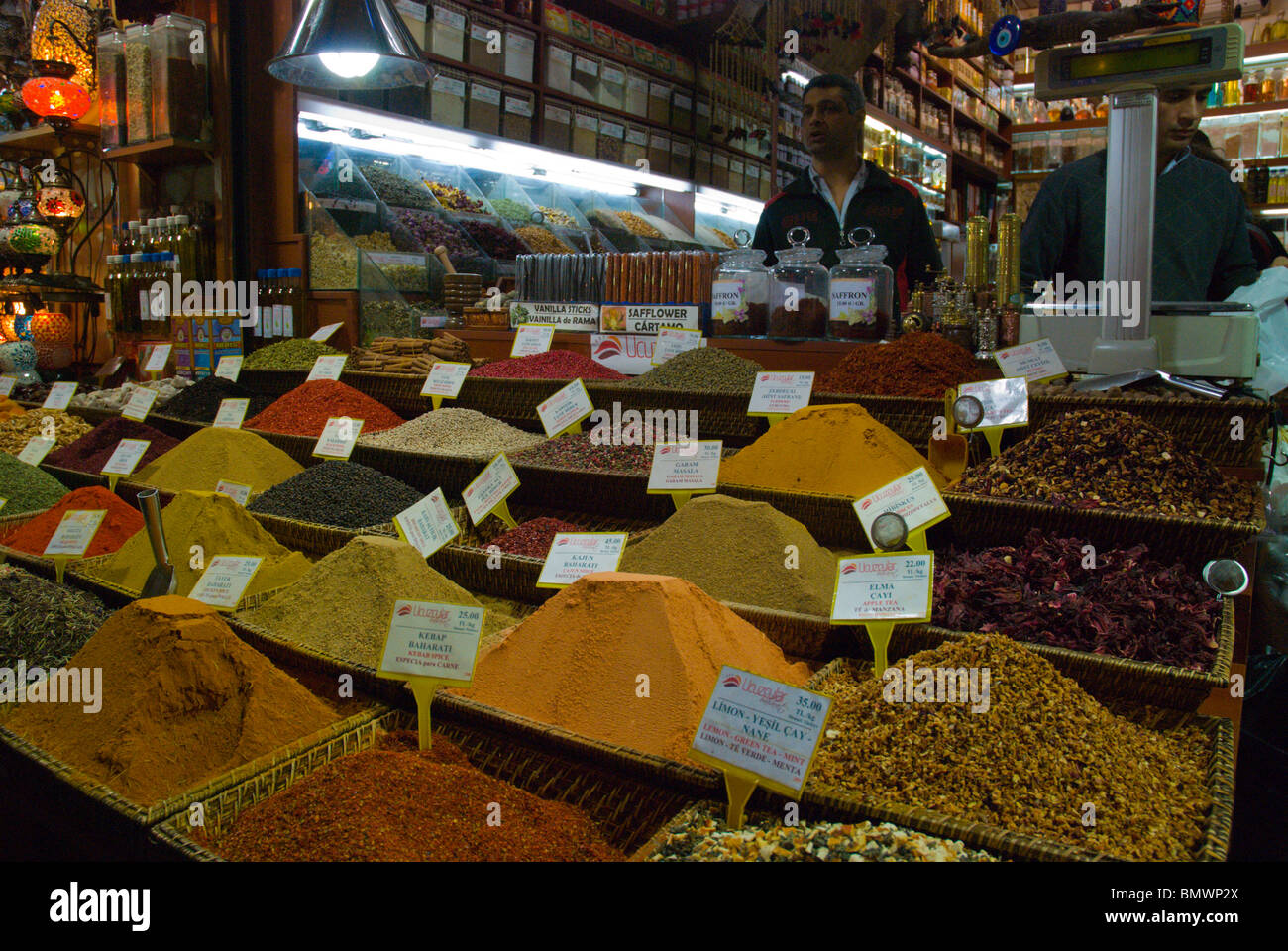 Spices vendor spice market istanbul hi-res stock photography and images ...