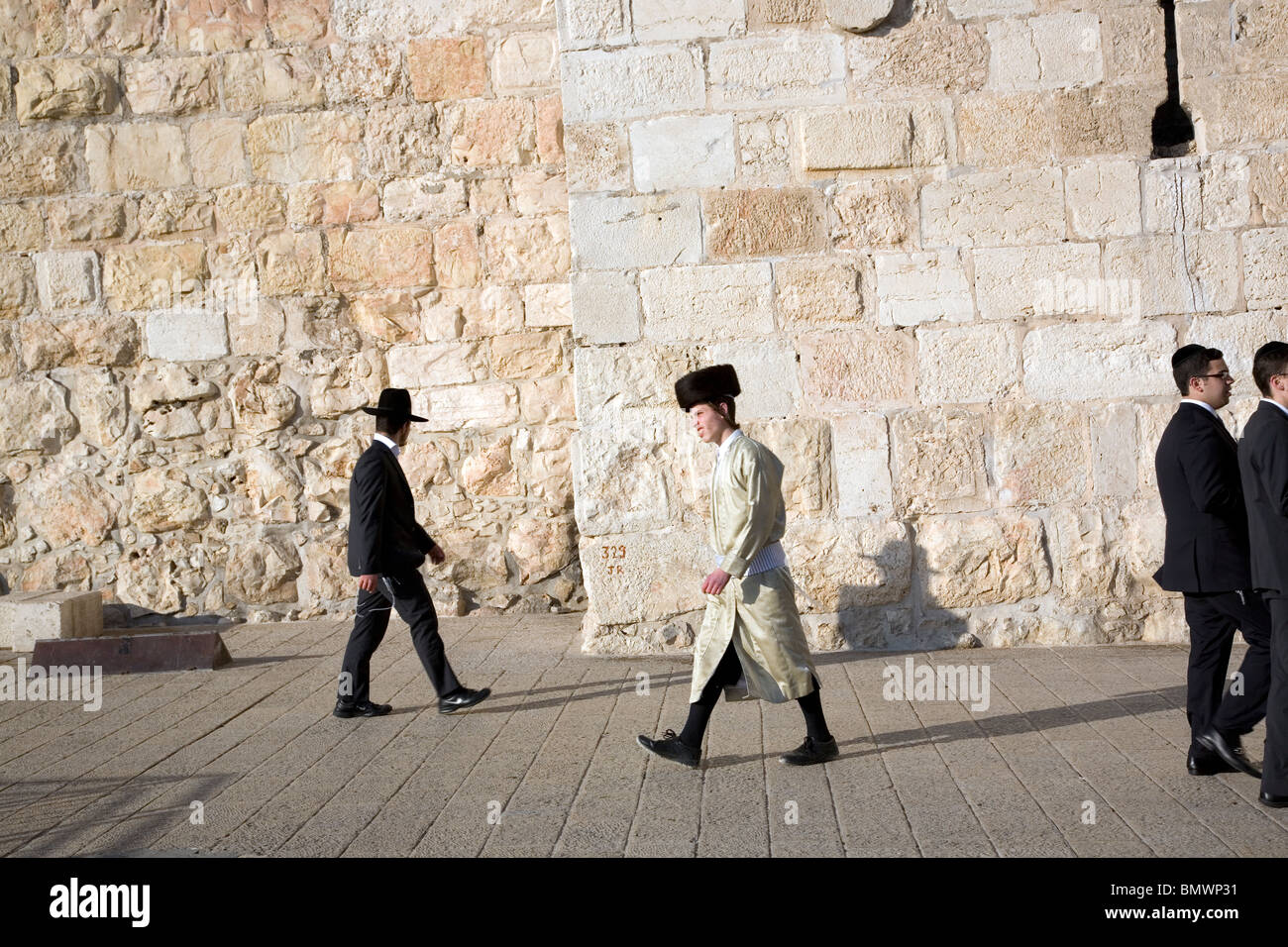 Hasidic dress hi-res stock photography and images - Alamy