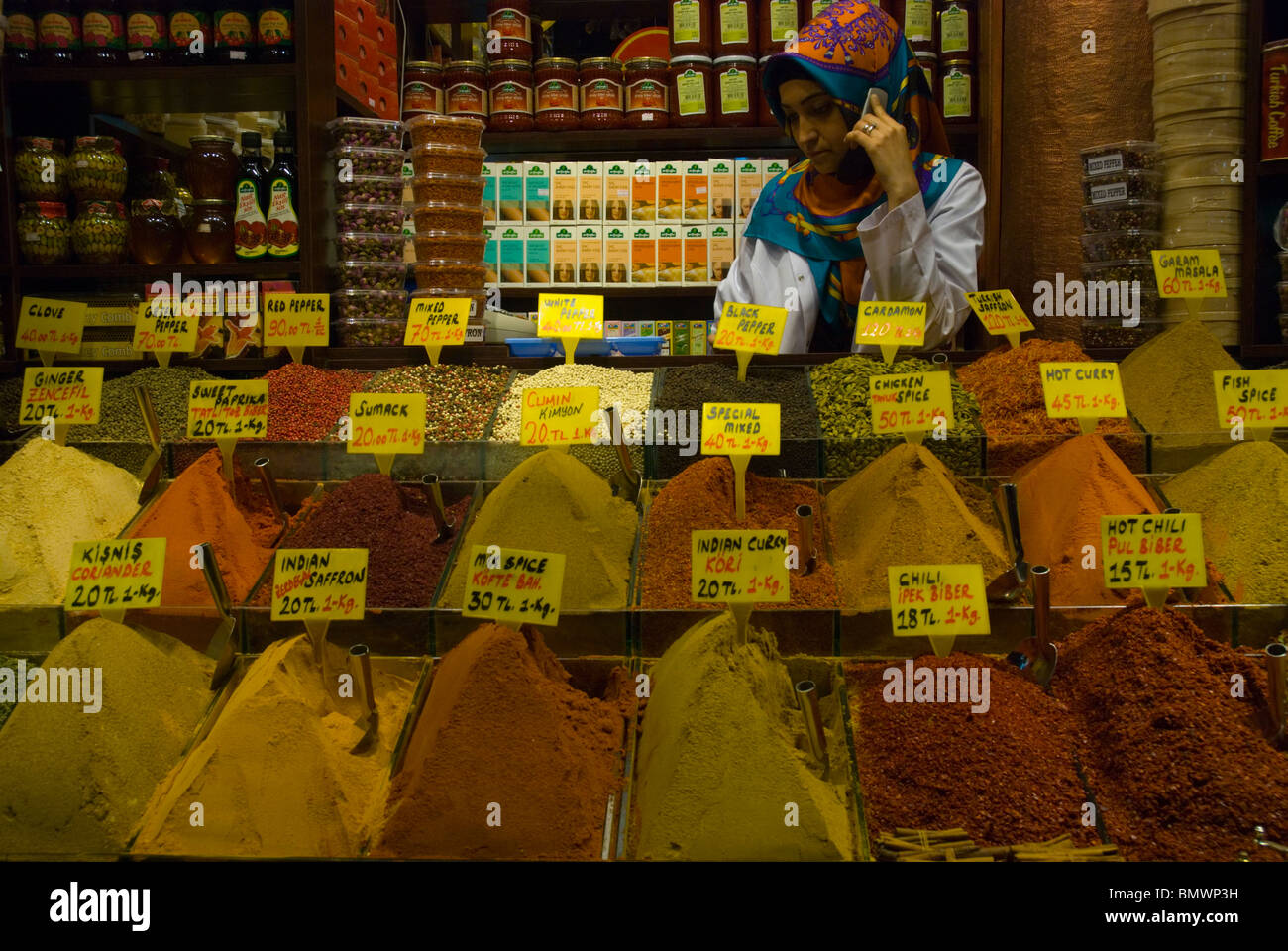 Spices vendor spice market istanbul hi-res stock photography and images ...