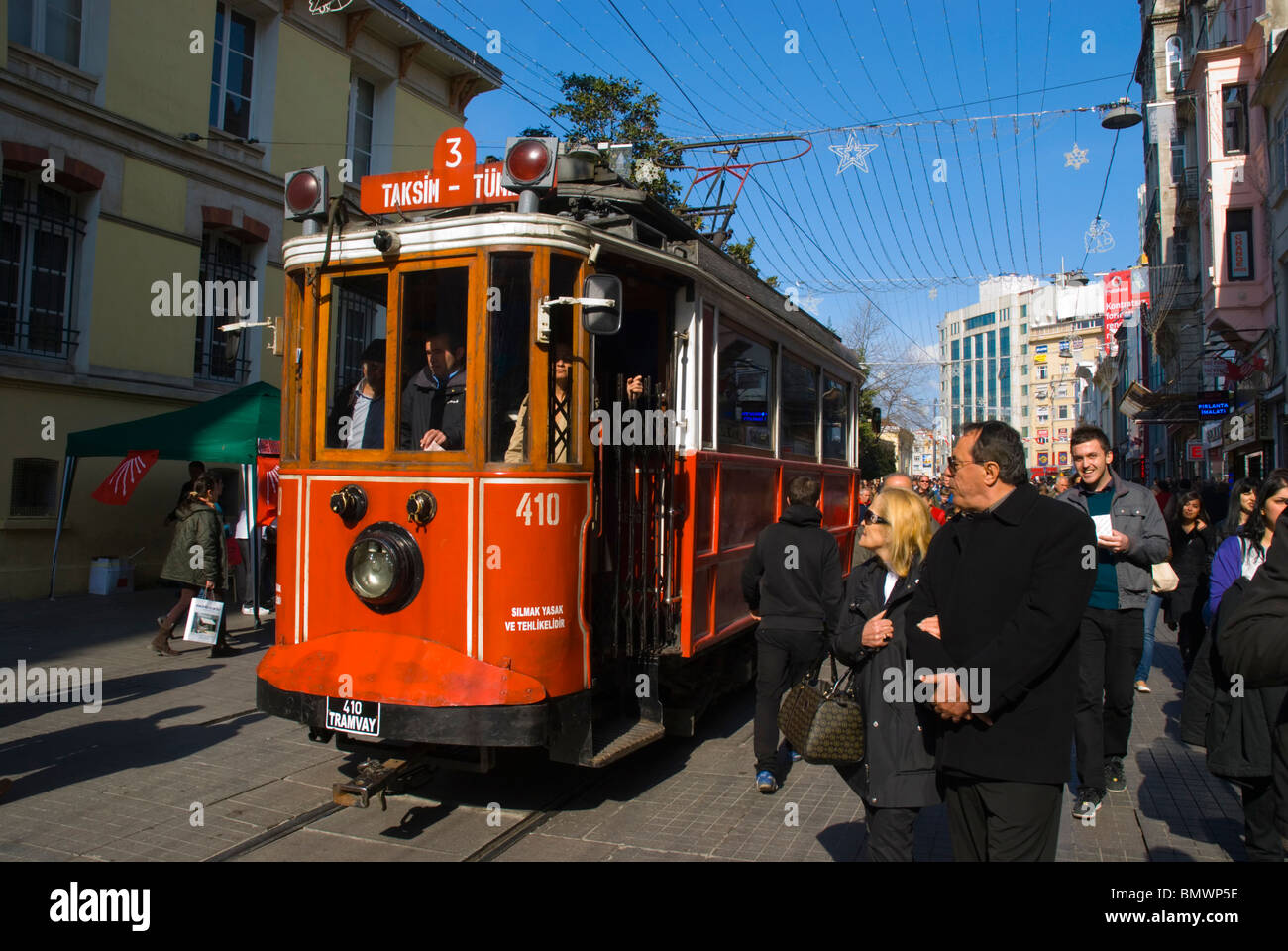 Istiklal caddesi street with historical Taksim-Tünel tram Beyoglu ...