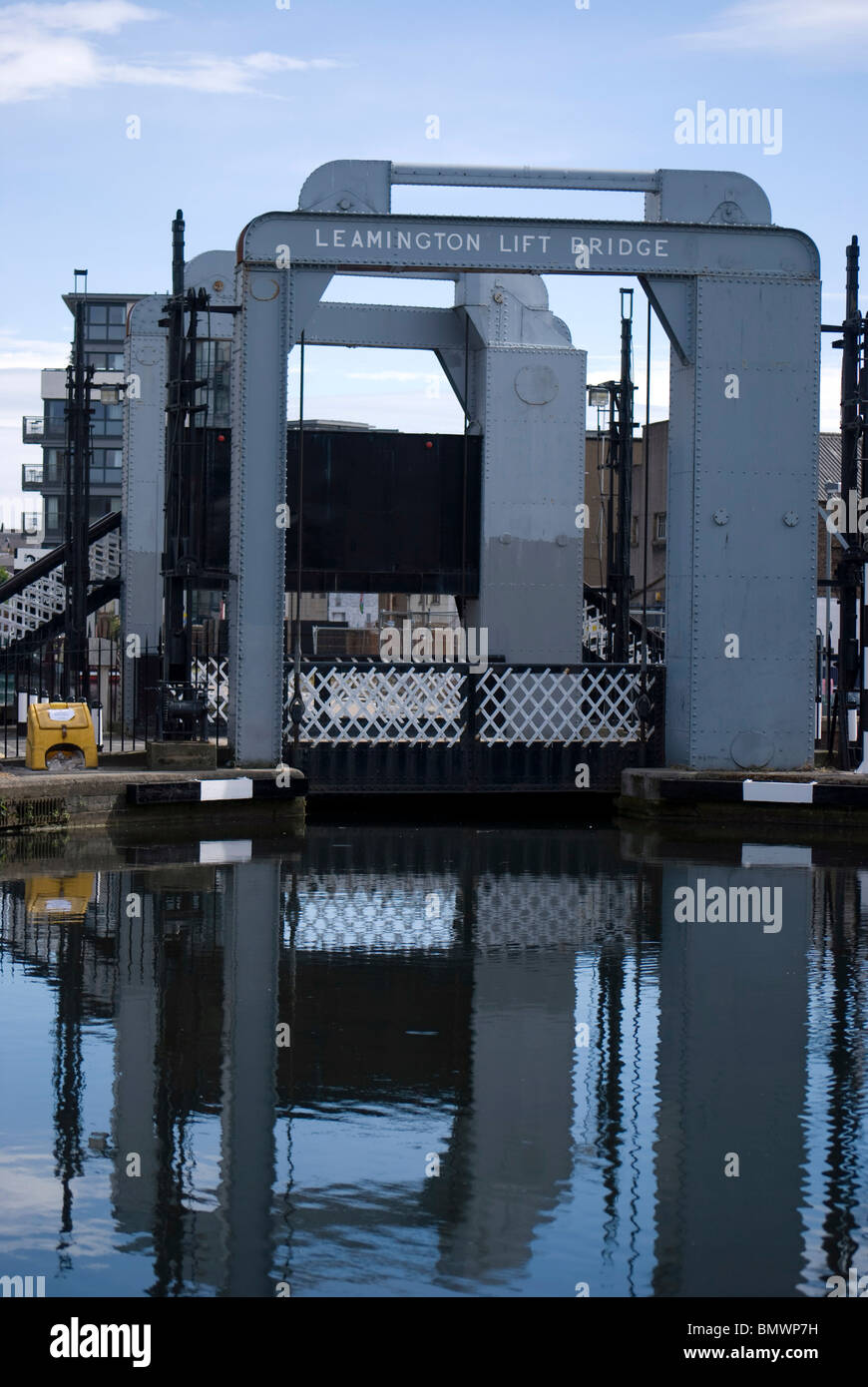 The Leamington Lift Bridge over the Union Canal in the centre of ...