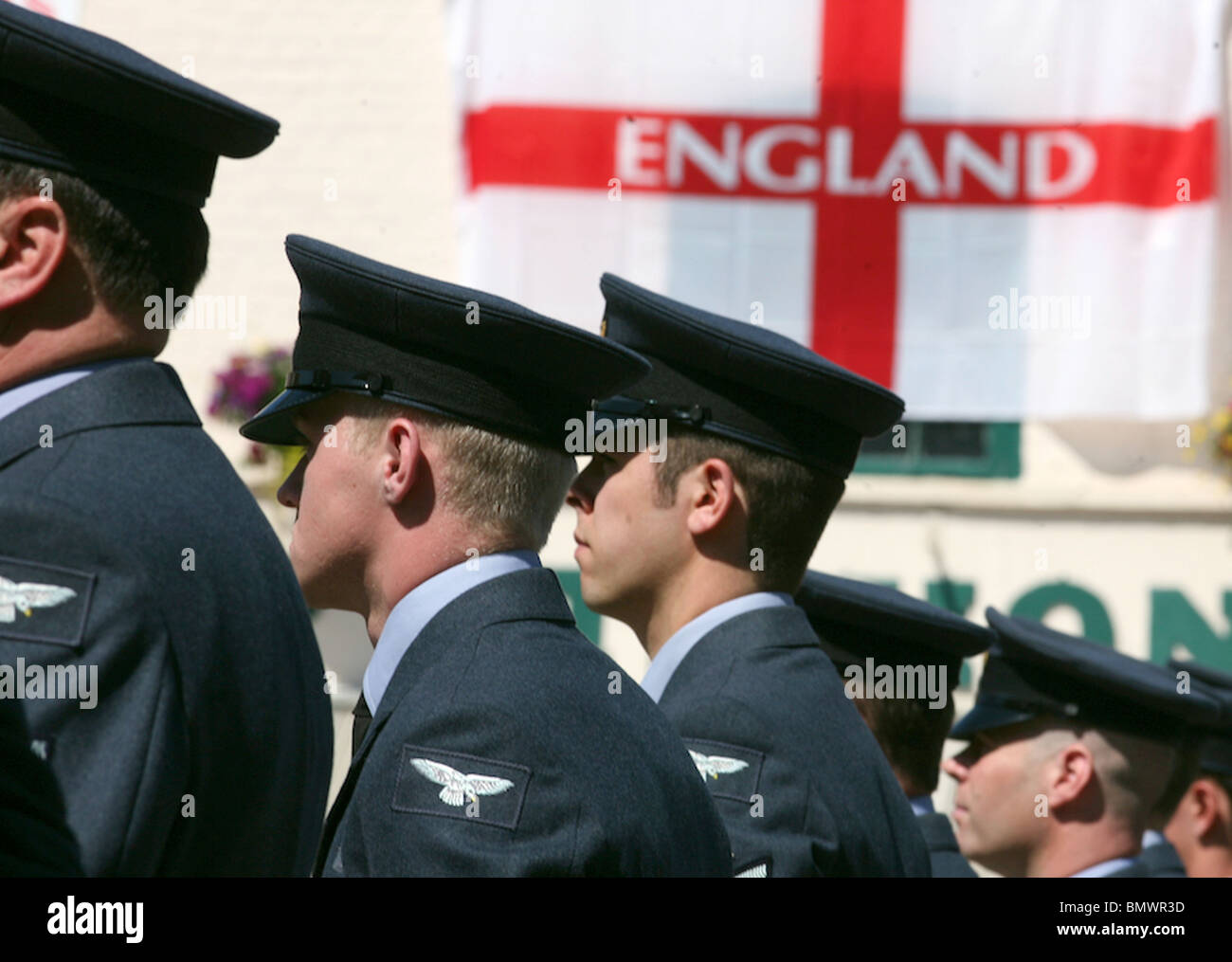 campaign medal presentation to royal air force benson personnel who ...