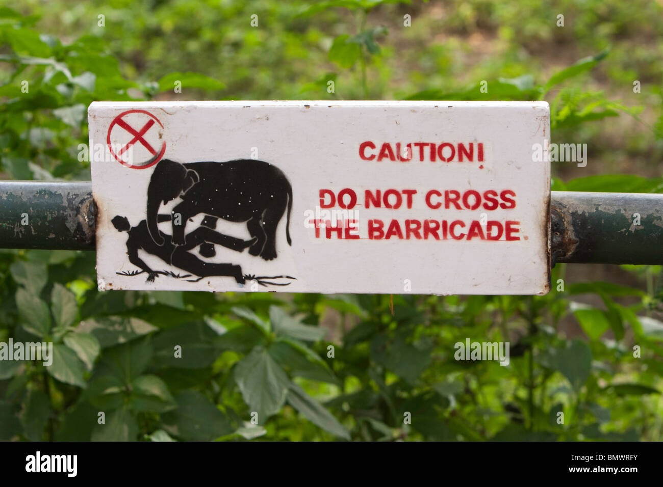 A "do not cross" warning sign at the Mysore zoo Stock Photo - Alamy