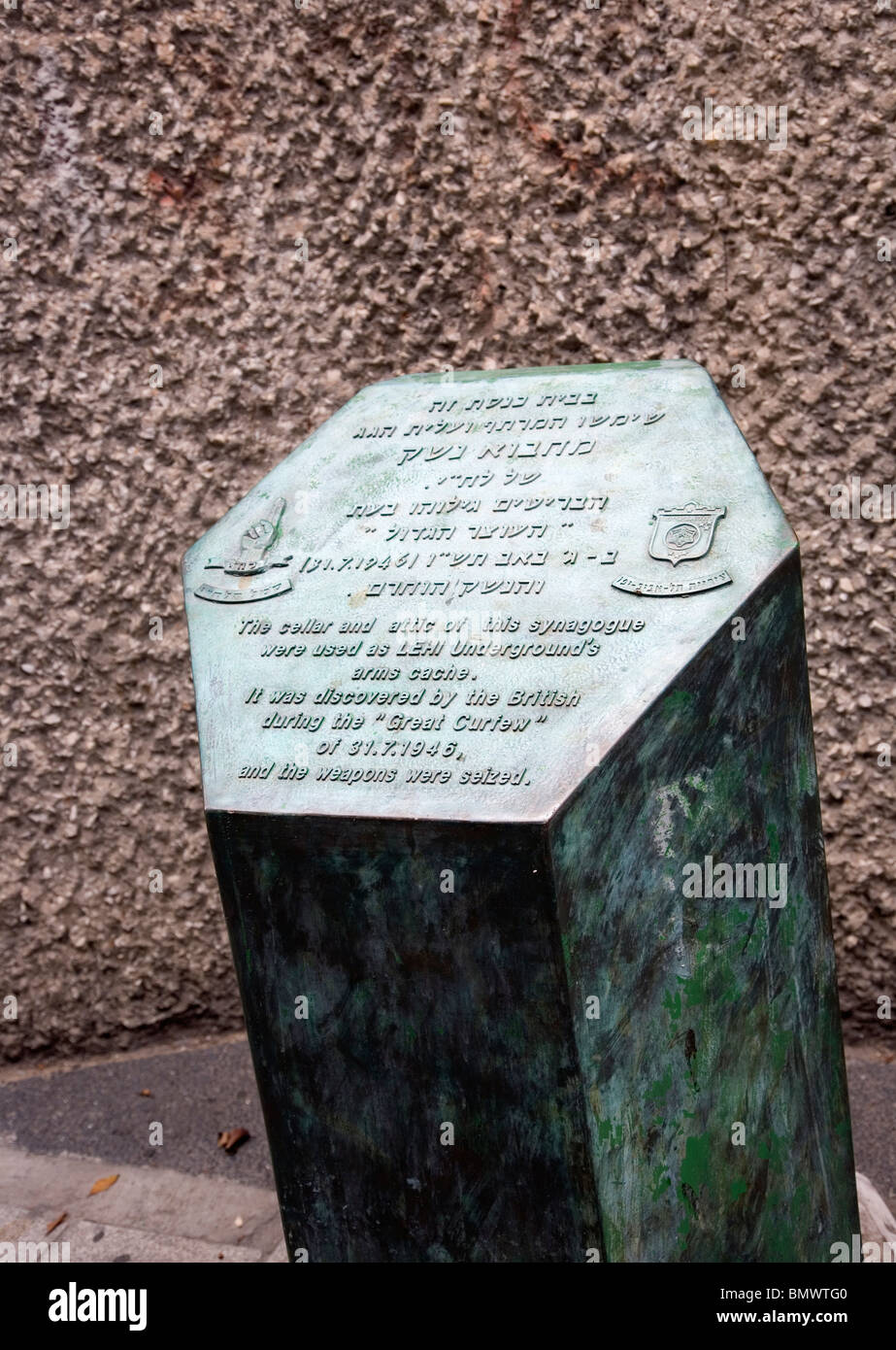 Plaque outside synagogue hi-res stock photography and images - Alamy