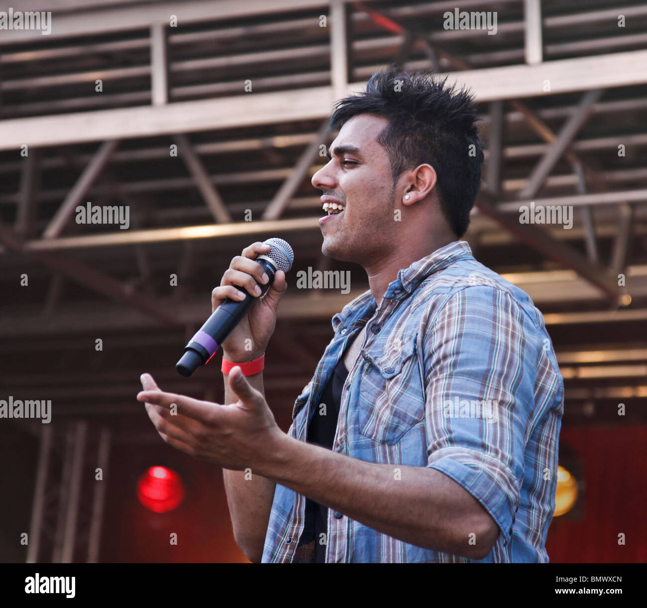 Popular new British Bhangra singer, Jaz Dhami, at the Glasgow Mela 2010 ...