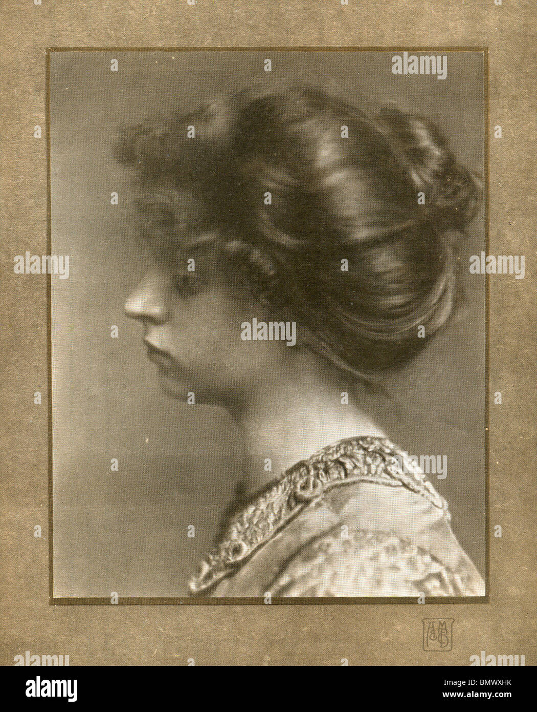 Historical womans portrait hi-res stock photography and images - Alamy