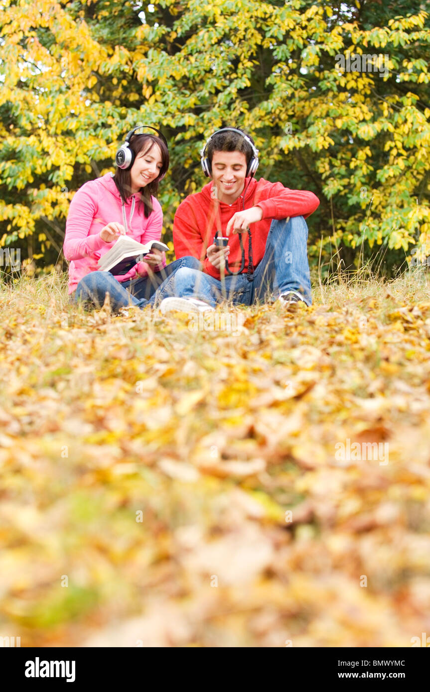 young couple sharing music Stock Photo - Alamy