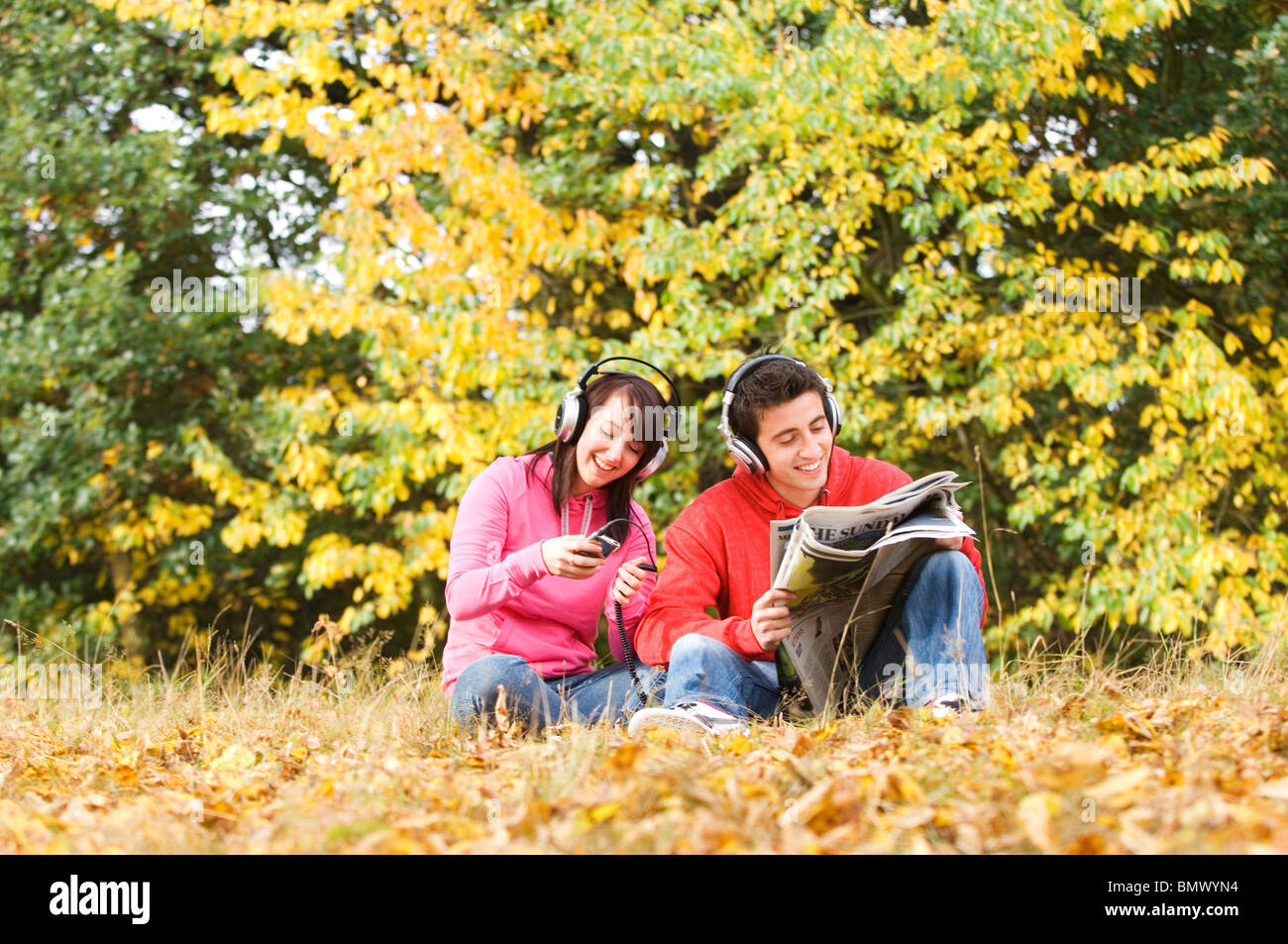 young couple sharing music Stock Photo - Alamy