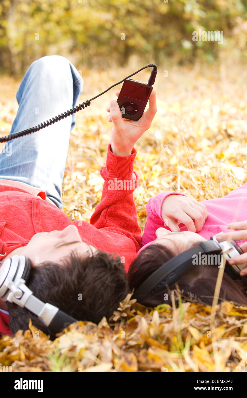 young couple sharing music Stock Photo - Alamy