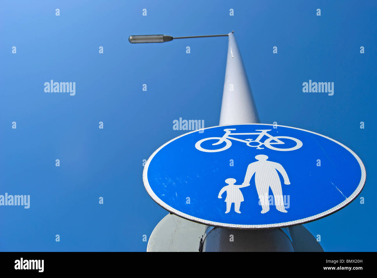 Shared path sign signs hi-res stock photography and images - Alamy