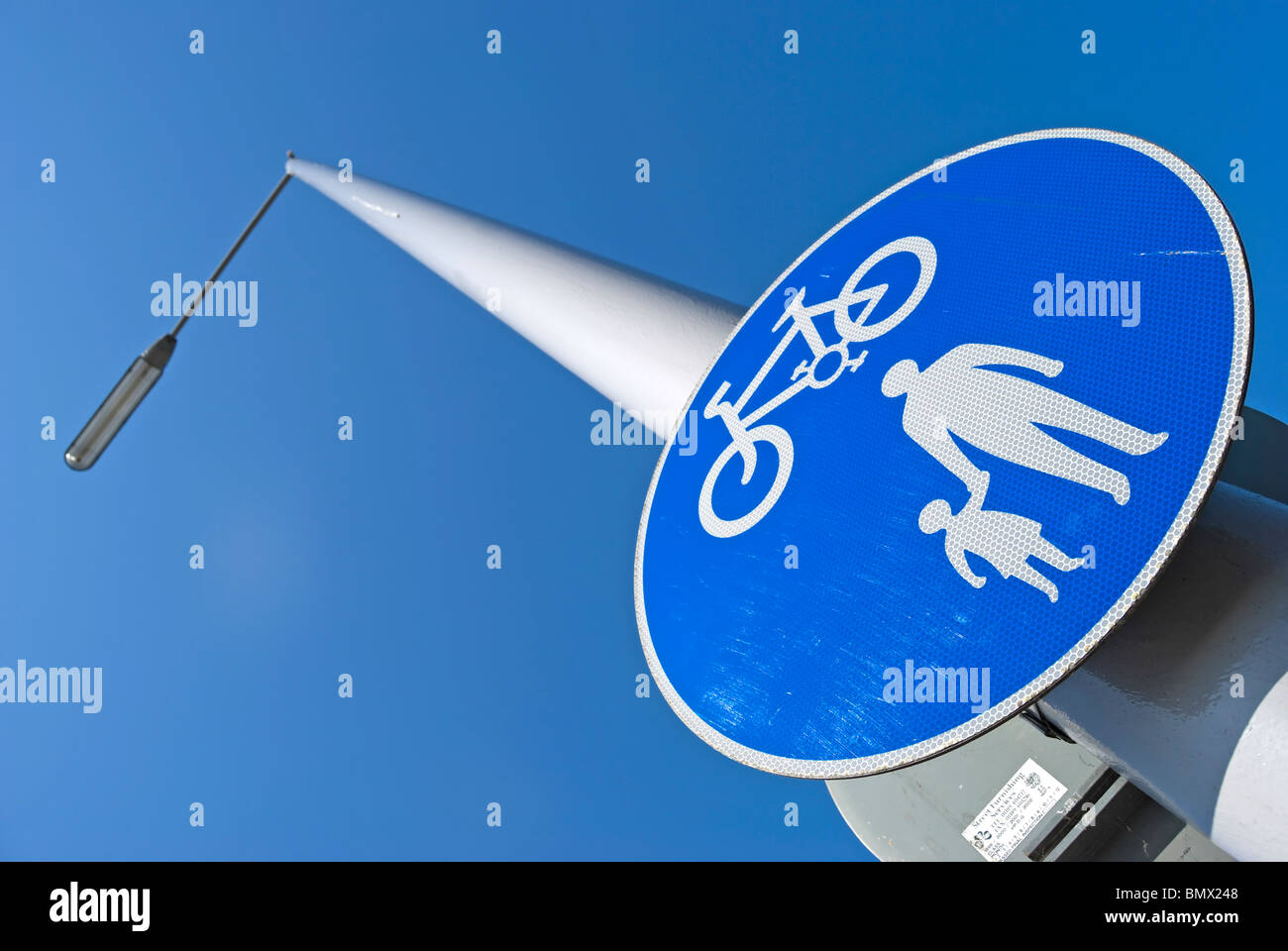 Shared path sign signs hi-res stock photography and images - Alamy