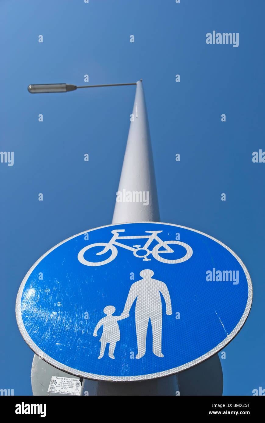 Shared path sign signs hi-res stock photography and images - Alamy