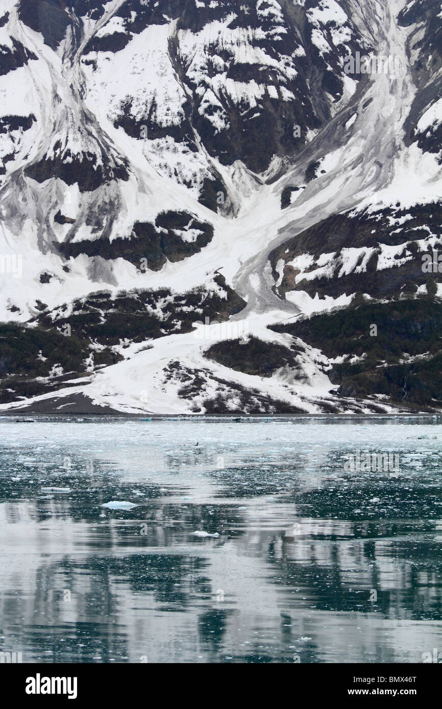 Glacier flowing into bay hi-res stock photography and images - Alamy