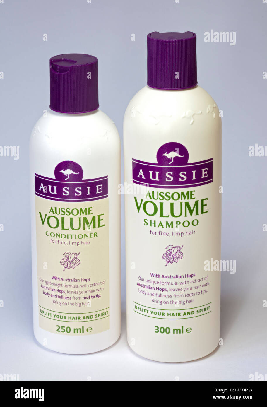 Aussie Aussome Volume Hair Shampoo and Conditioner Stock Photo - Alamy
