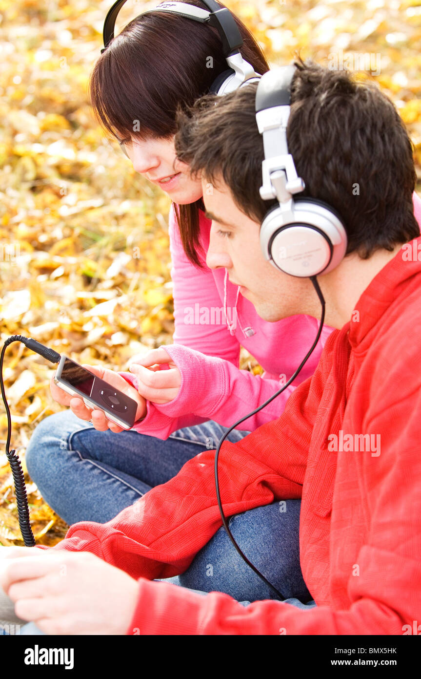 young couple sharing music Stock Photo - Alamy
