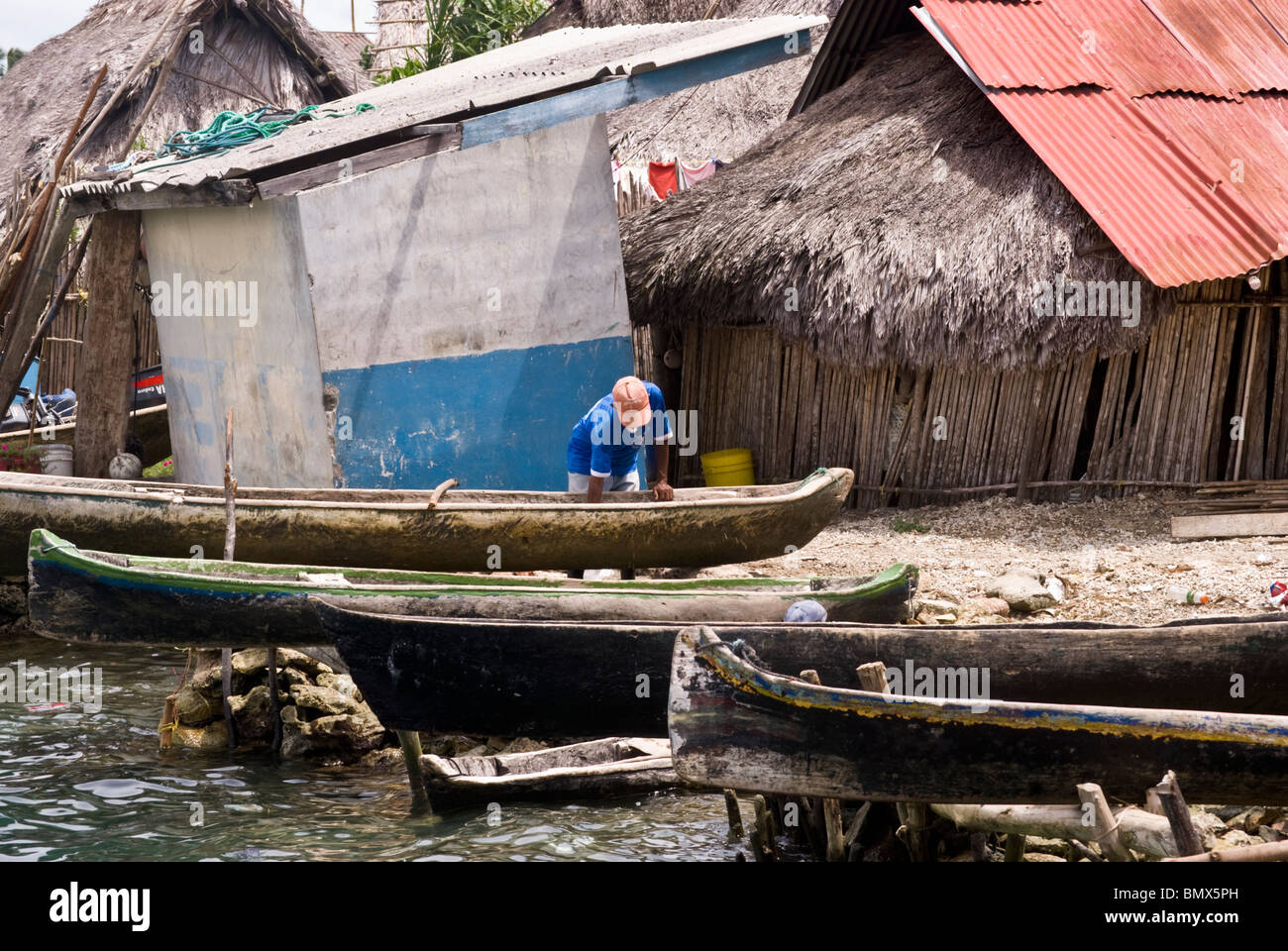 Kuna indian san blas islands hi-res stock photography and images - Alamy