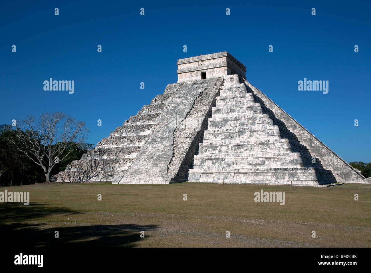 Pyramid sun mayan ruins chichen hi-res stock photography and images - Alamy