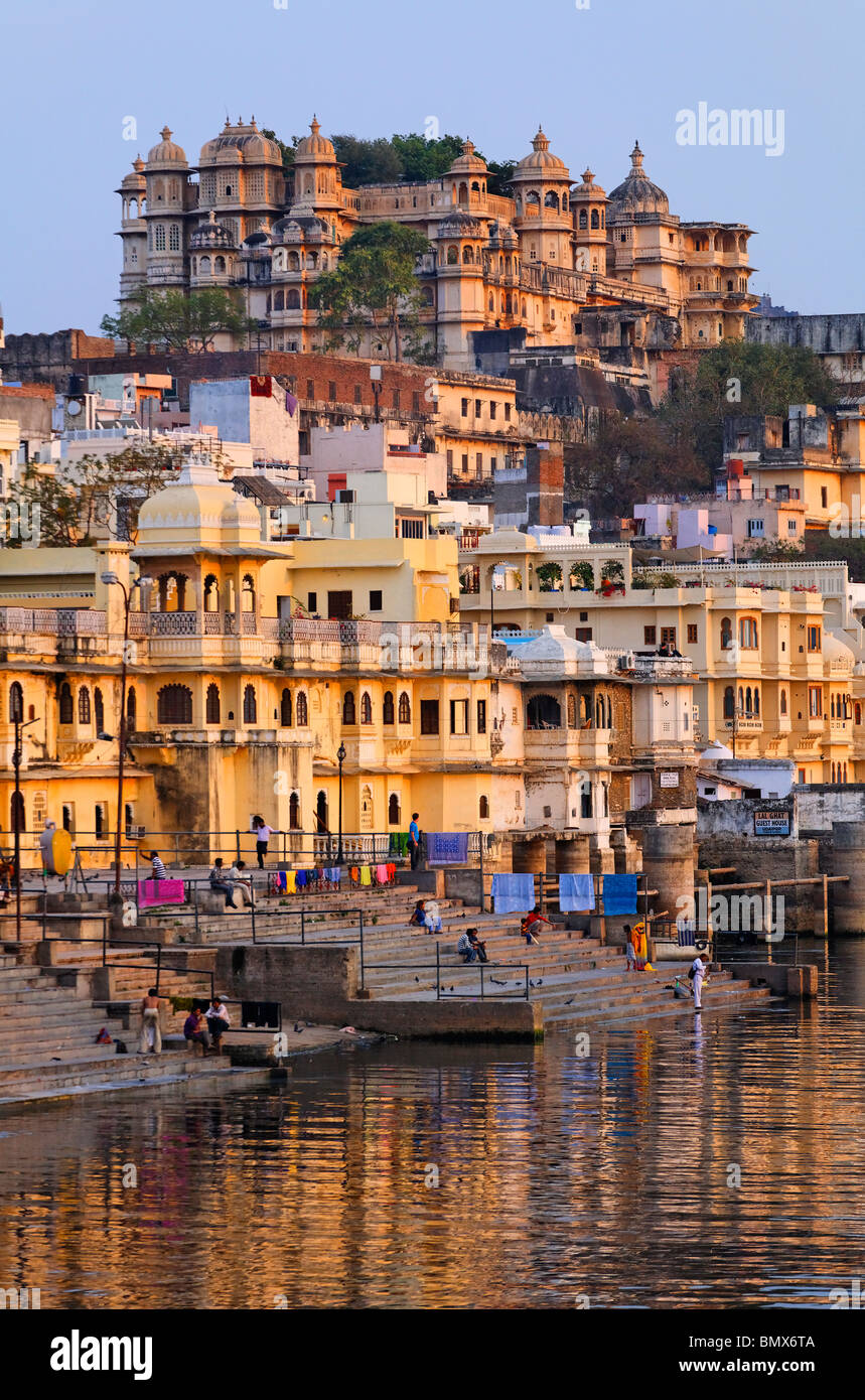 The City Palace and Lake Pichola, Udaipur, Rajasthan, India Stock Photo ...