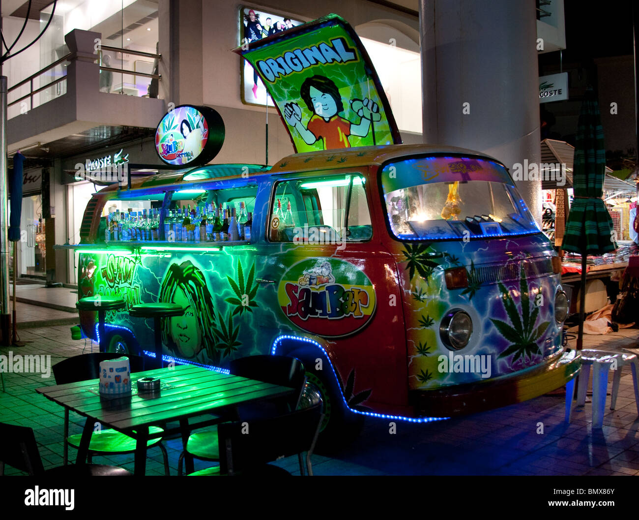 Converted VW Mobile Roadside Cocktail Bar Stock Photo - Alamy