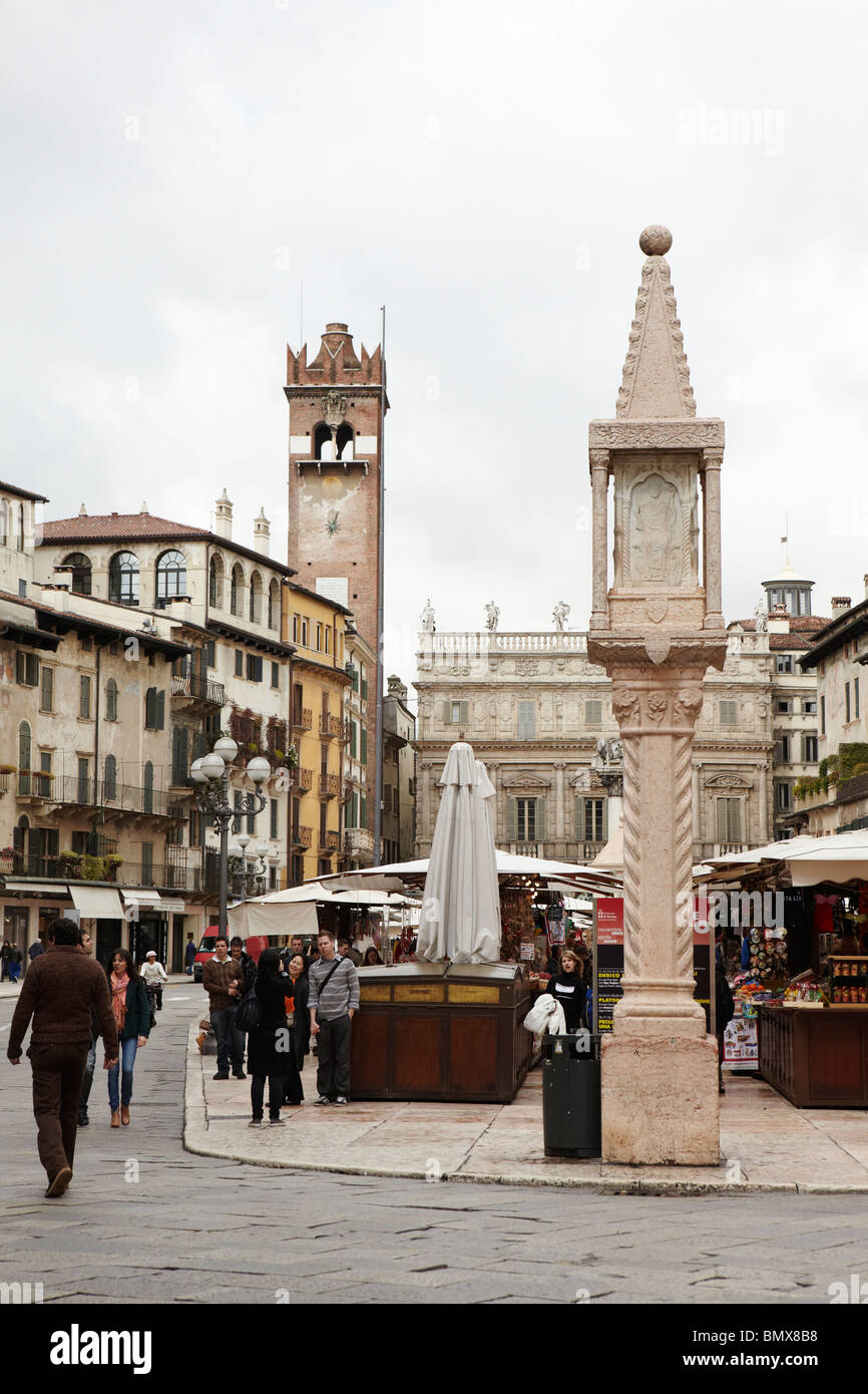 Decorative aedicula hi-res stock photography and images - Alamy