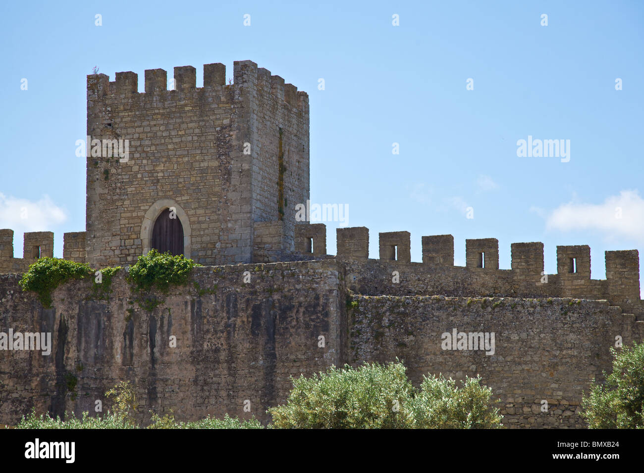 Medieval castle wall hi-res stock photography and images - Alamy