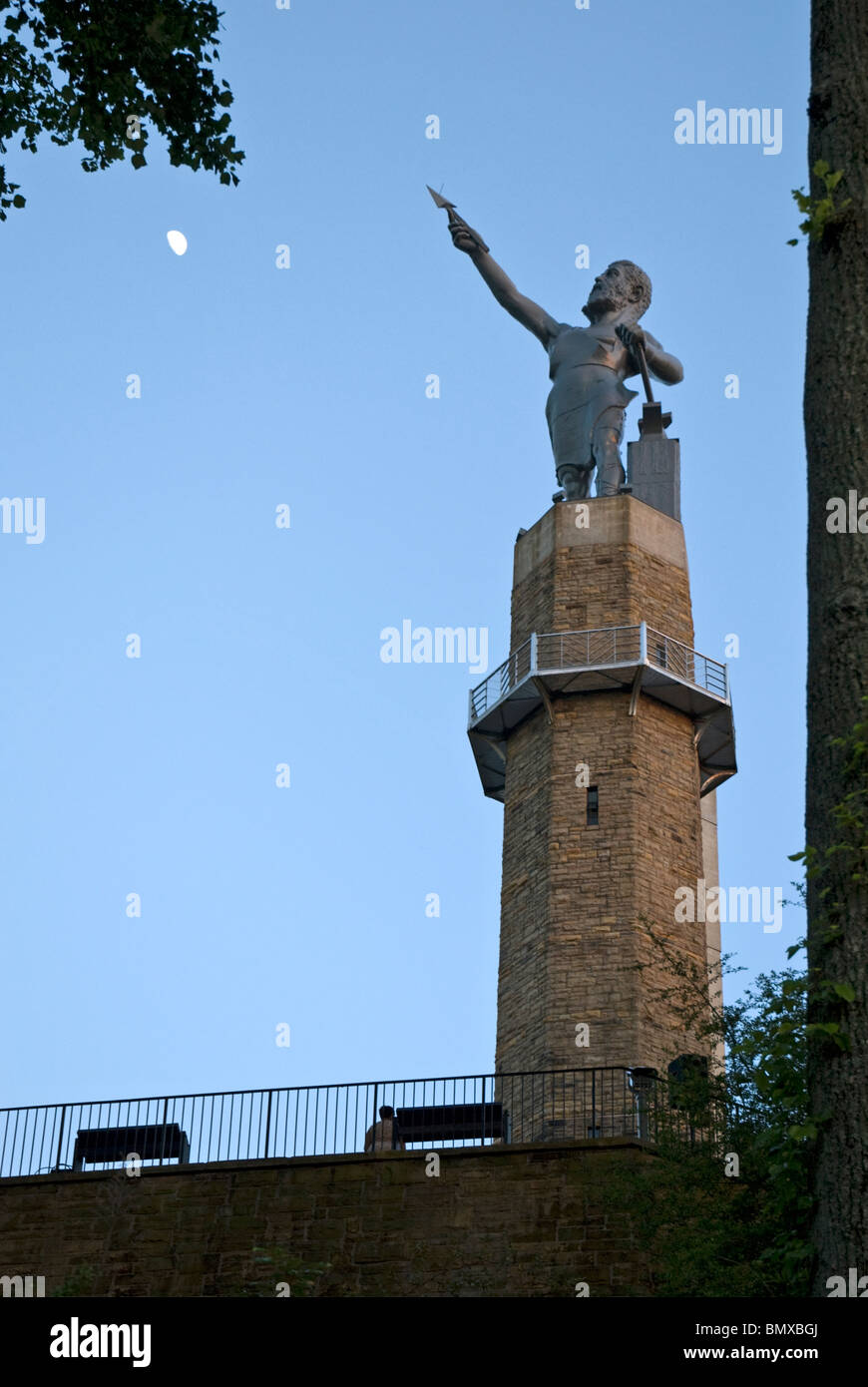 The Vulcan Statue at Vulcan Park & Museum, Birmingham, Alabama, USA ...