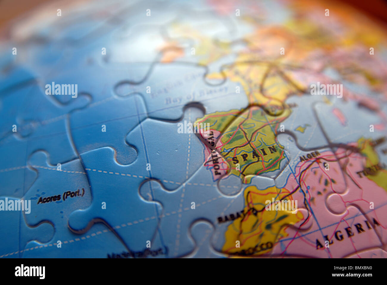 Jigsaw map of the world hi-res stock photography and images - Alamy