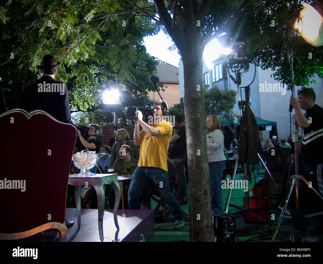 Camera tv crew hi-res stock photography and images - Alamy