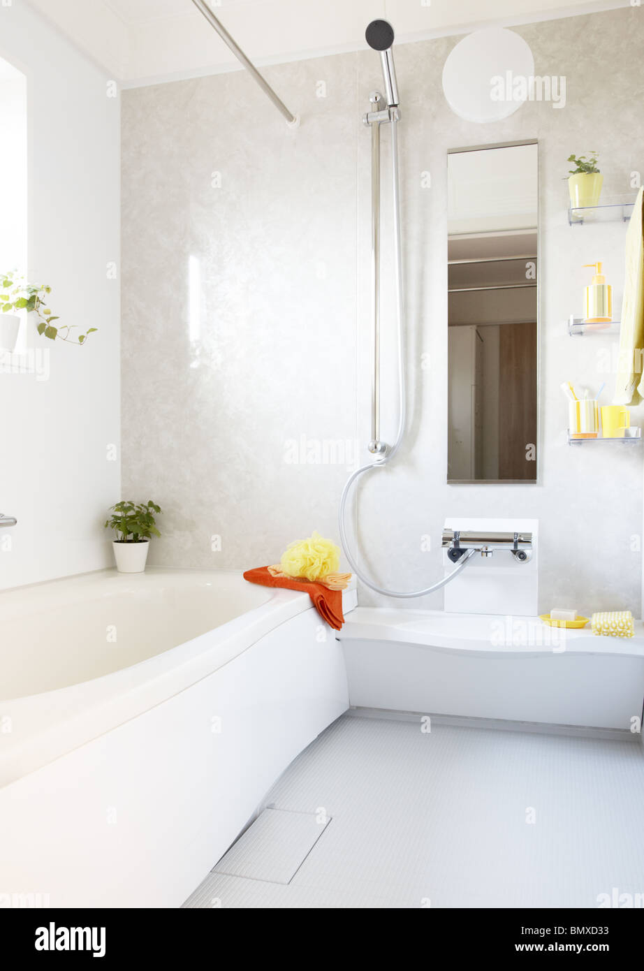 Simple bathroom hi-res stock photography and images - Alamy