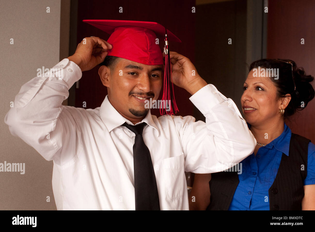 High school graduation ceremony hi-res stock photography and images - Alamy