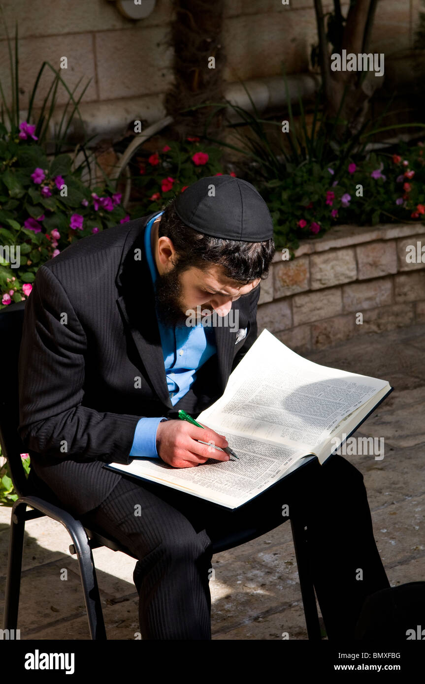 Studying the bible at a Yeshiva courtyard Stock Photo - Alamy
