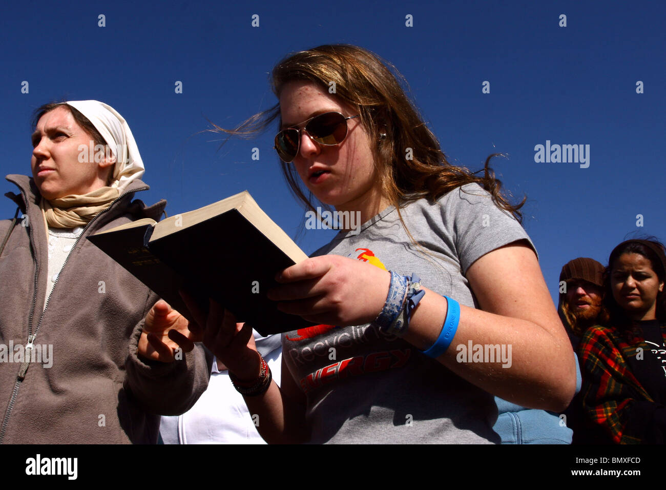Arab and Jewish Israeli youth gathered for the interfaith Sulha Peace ...