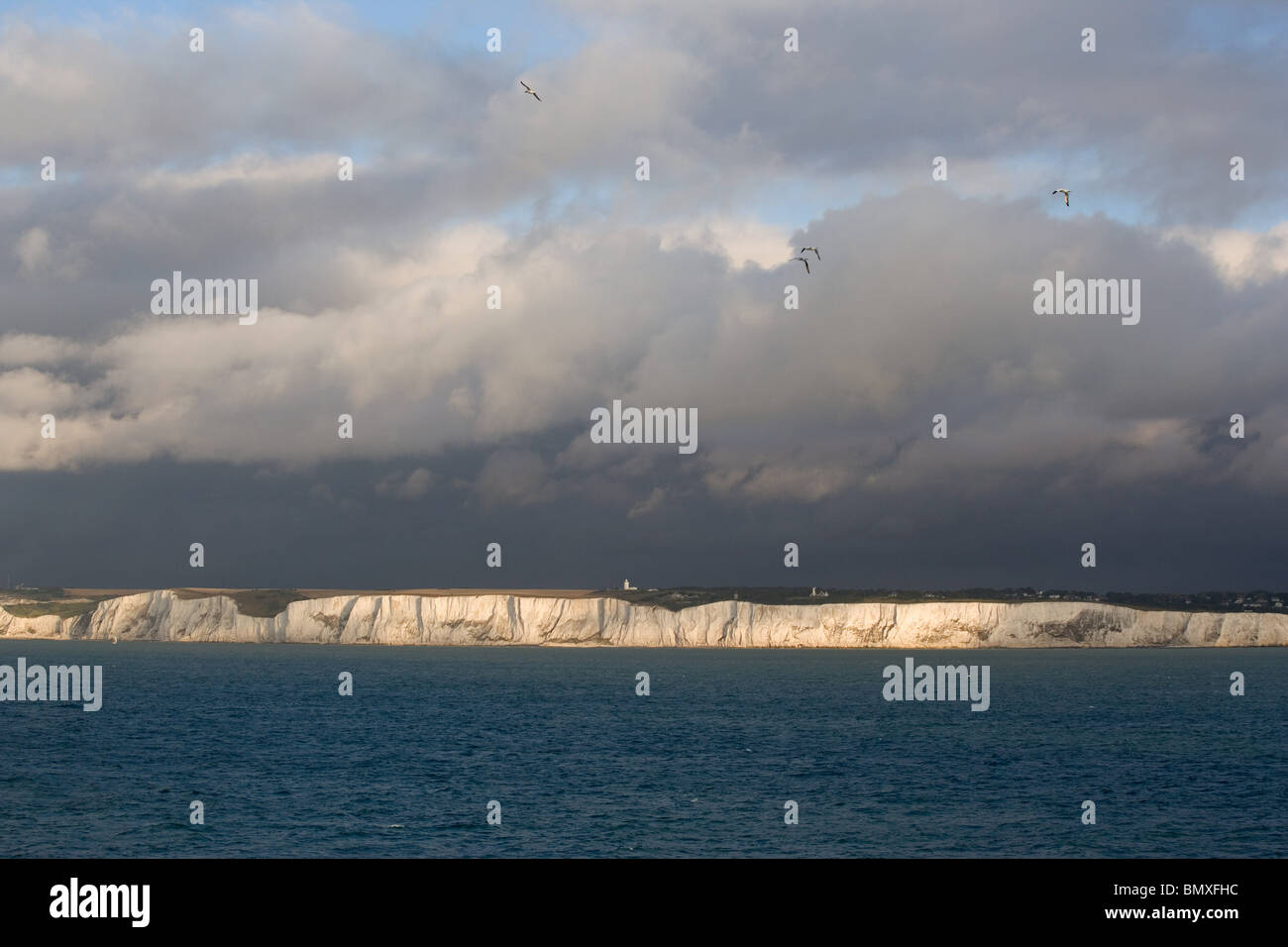 White cloud cliffs hi-res stock photography and images - Alamy