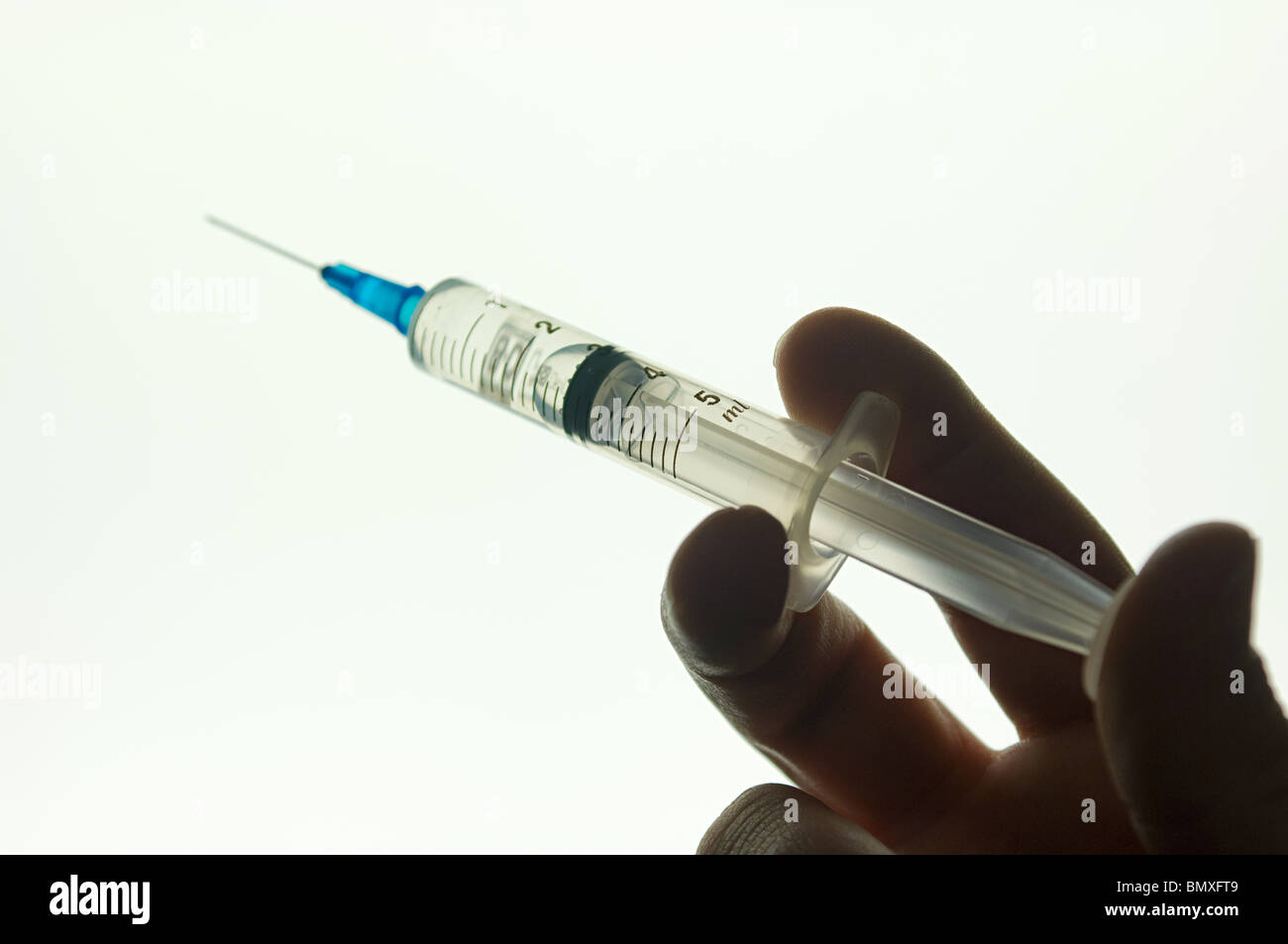 Person holding syringe Stock Photo - Alamy