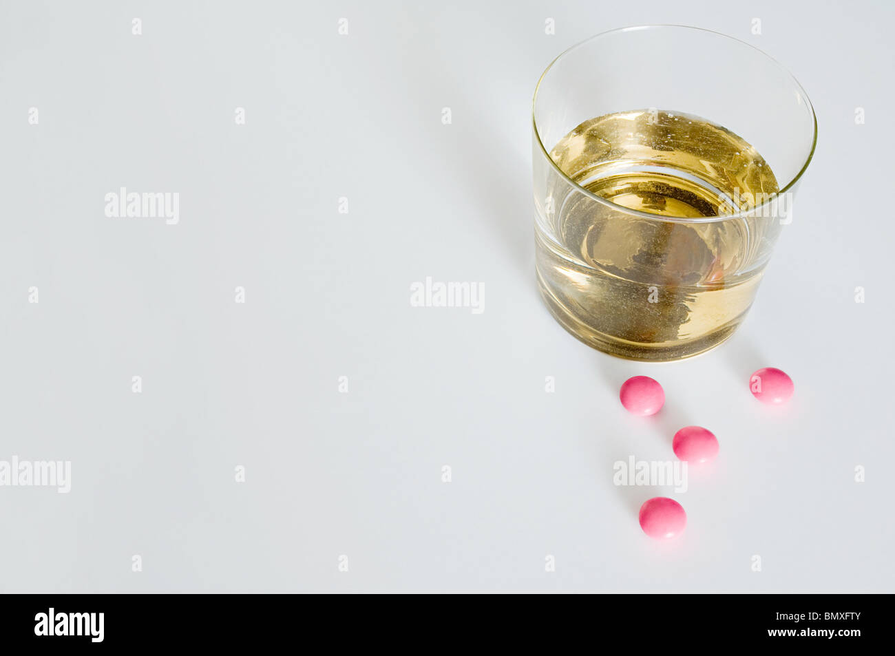 Whiskey and tablets Stock Photo - Alamy
