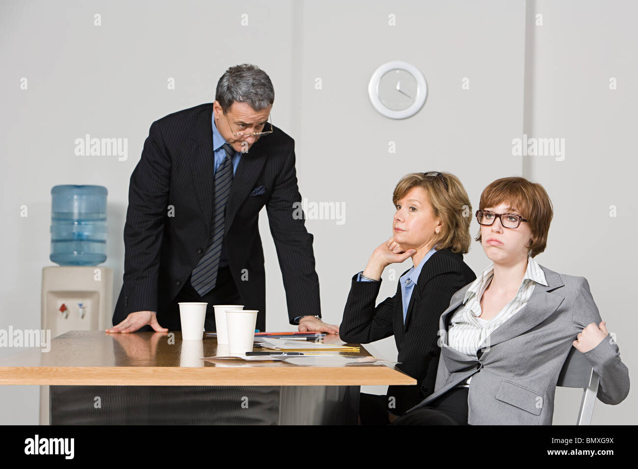 Boss talking to businesspeople Stock Photo - Alamy