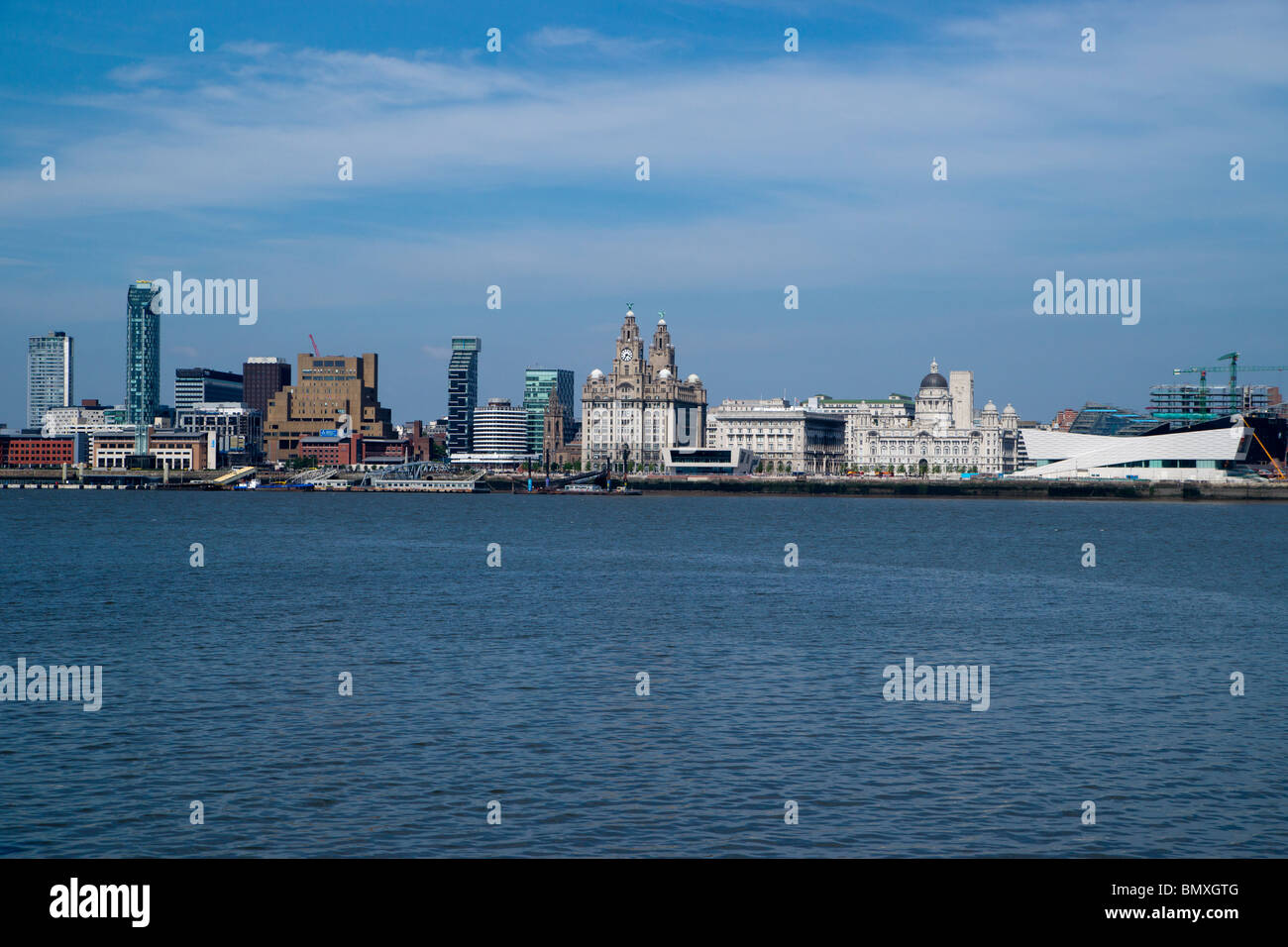 Liverpool water front and River Mersey Stock Photo - Alamy