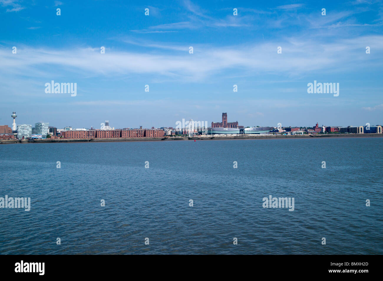 Liverpool water front and River Mersey Stock Photo - Alamy