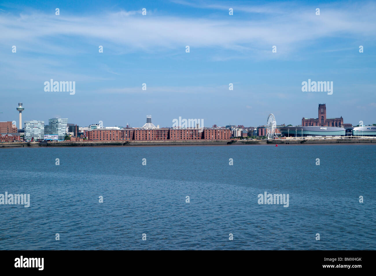 Liverpool water front and River Mersey Stock Photo - Alamy