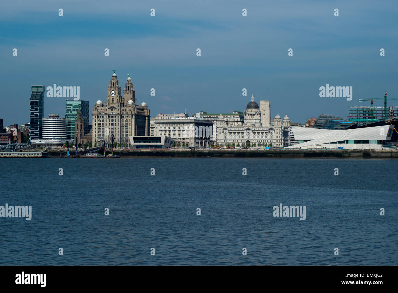 Liverpool water front and River Mersey Stock Photo - Alamy