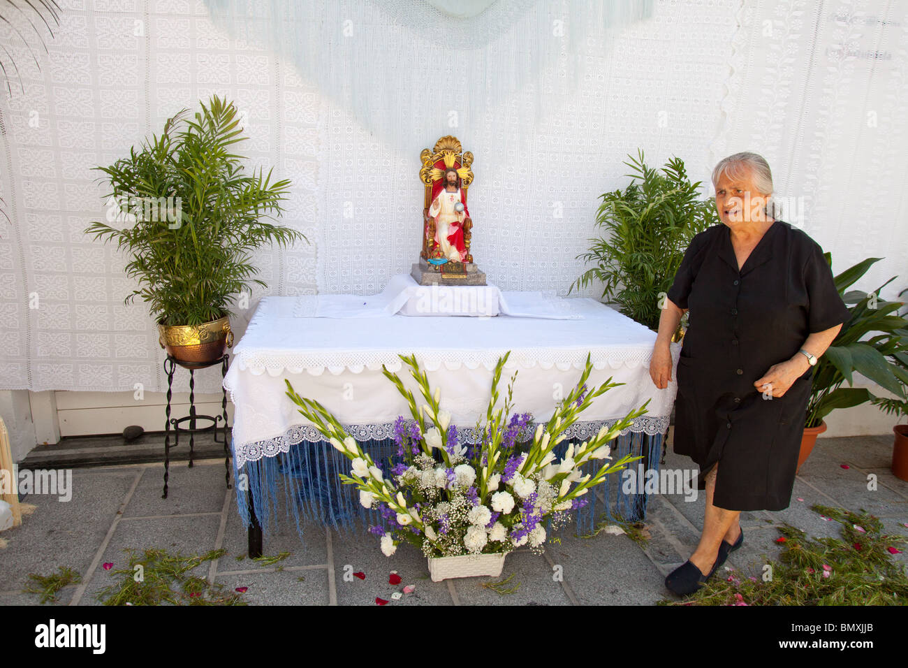 Woman prepering an altar for Corpus Christi procession in Mijas ...