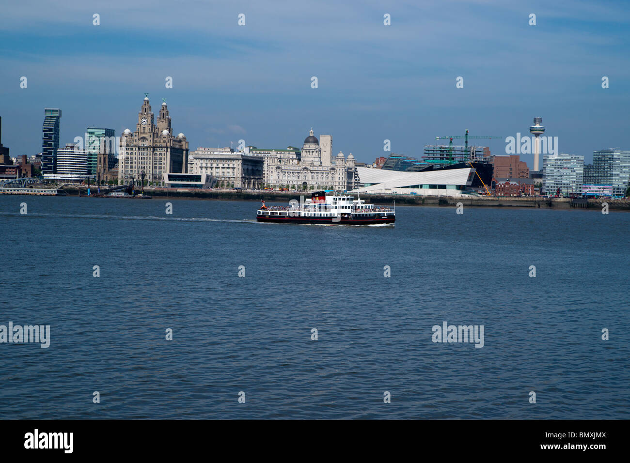 Liverpool water front and River Mersey Stock Photo - Alamy