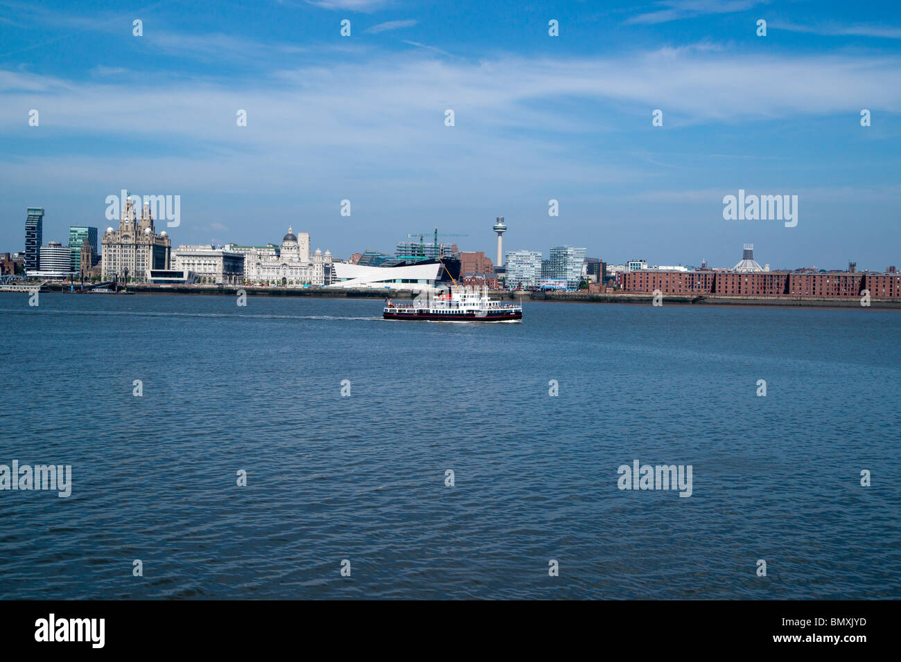 Liverpool water front and River Mersey Stock Photo - Alamy