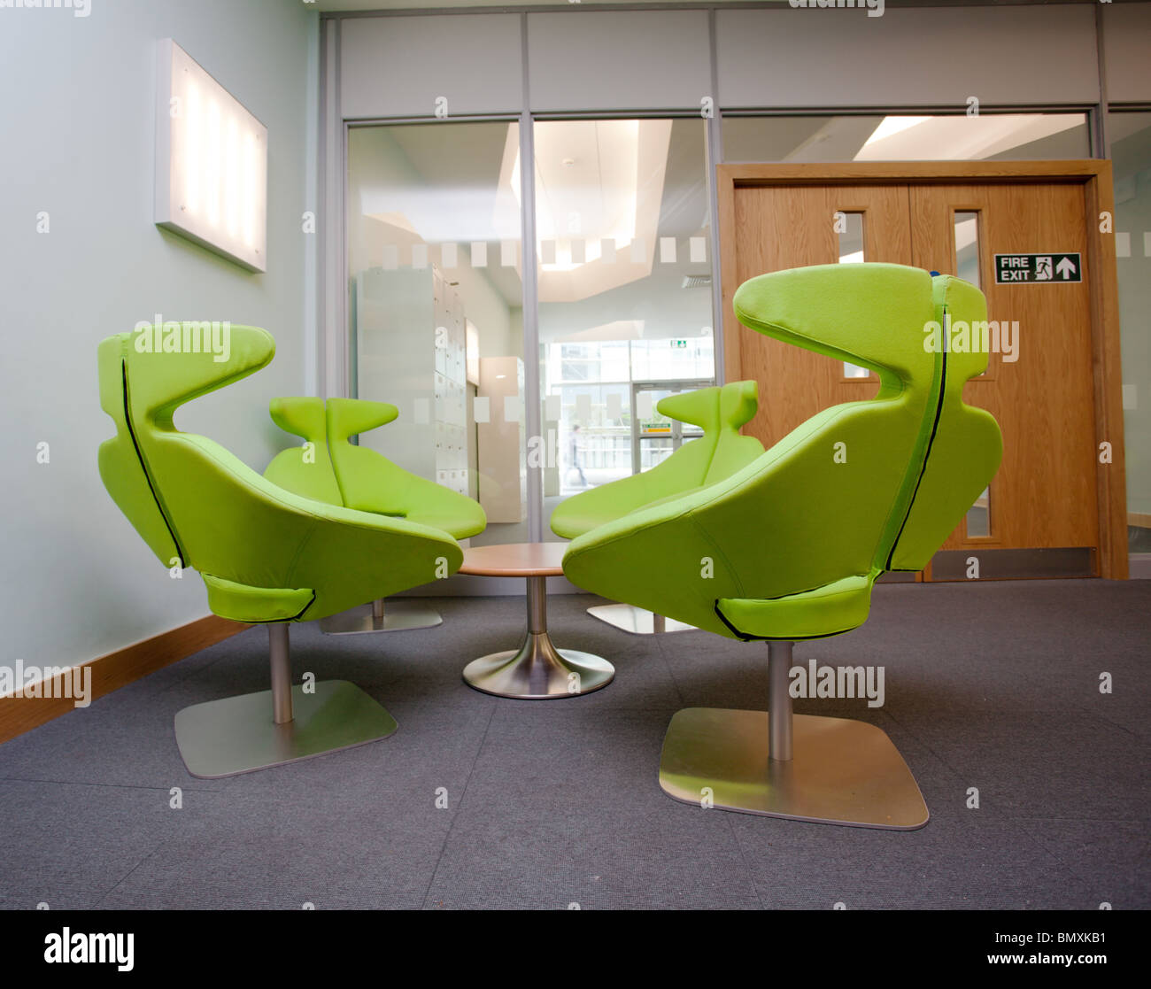 School reception desk receptionist hi-res stock photography and images ...